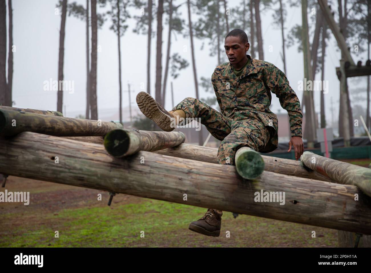 Recruits with Delta Company, 1st Recruit Training Battalion navigate ...