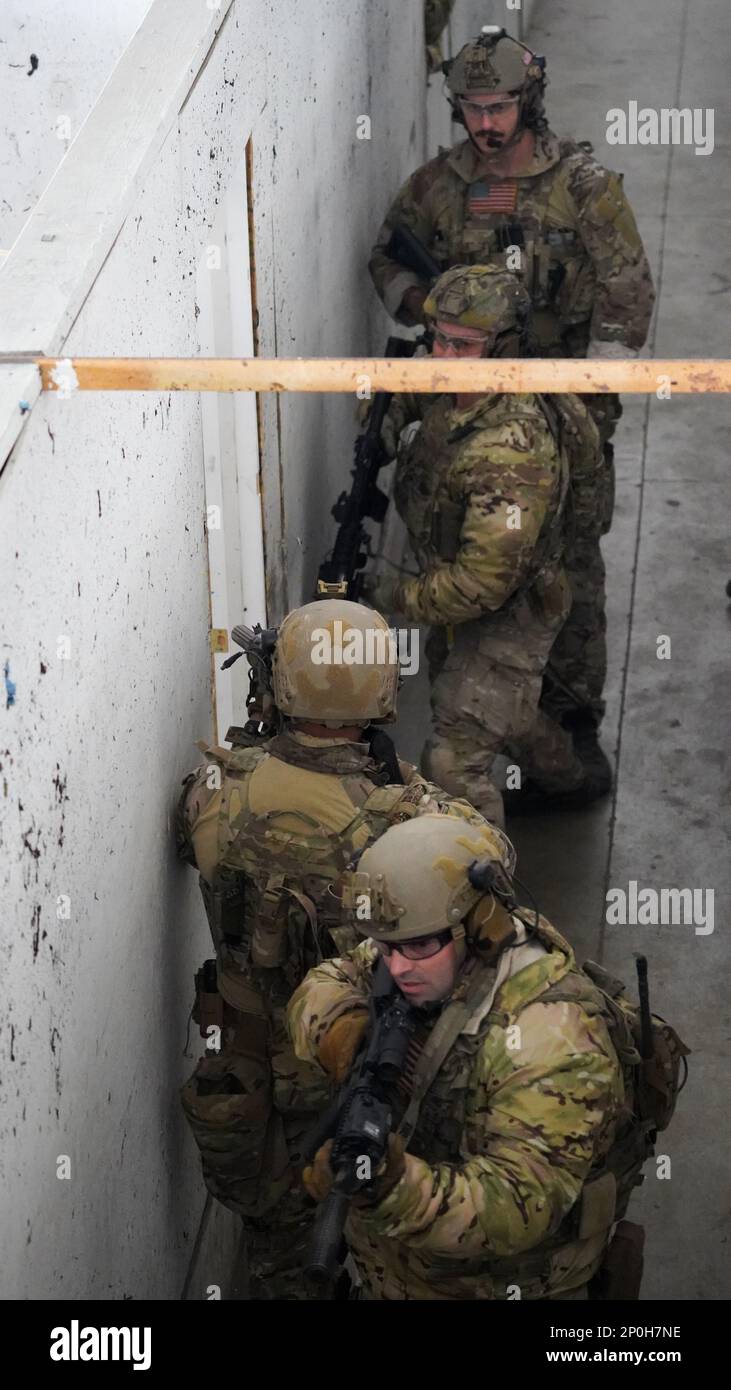 U.S. Coast Guard Maritime Security Response Team East members ...