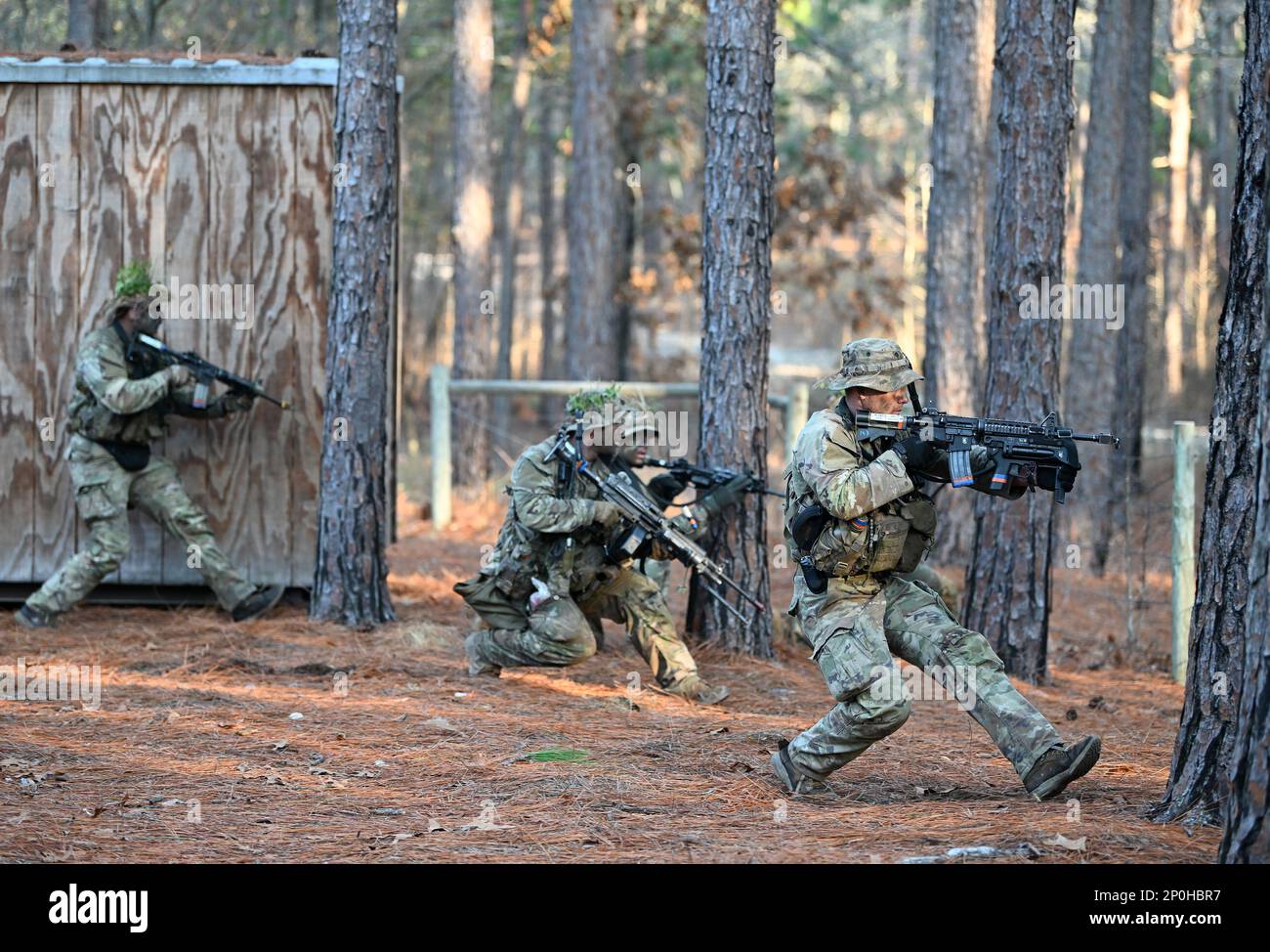 Soldiers assigned to the U.S. Army John F. Kennedy Special Warfare ...