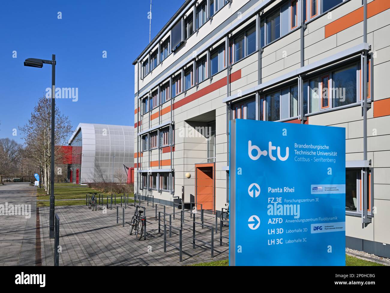 News technology campus hi-res stock photography and images - Alamy