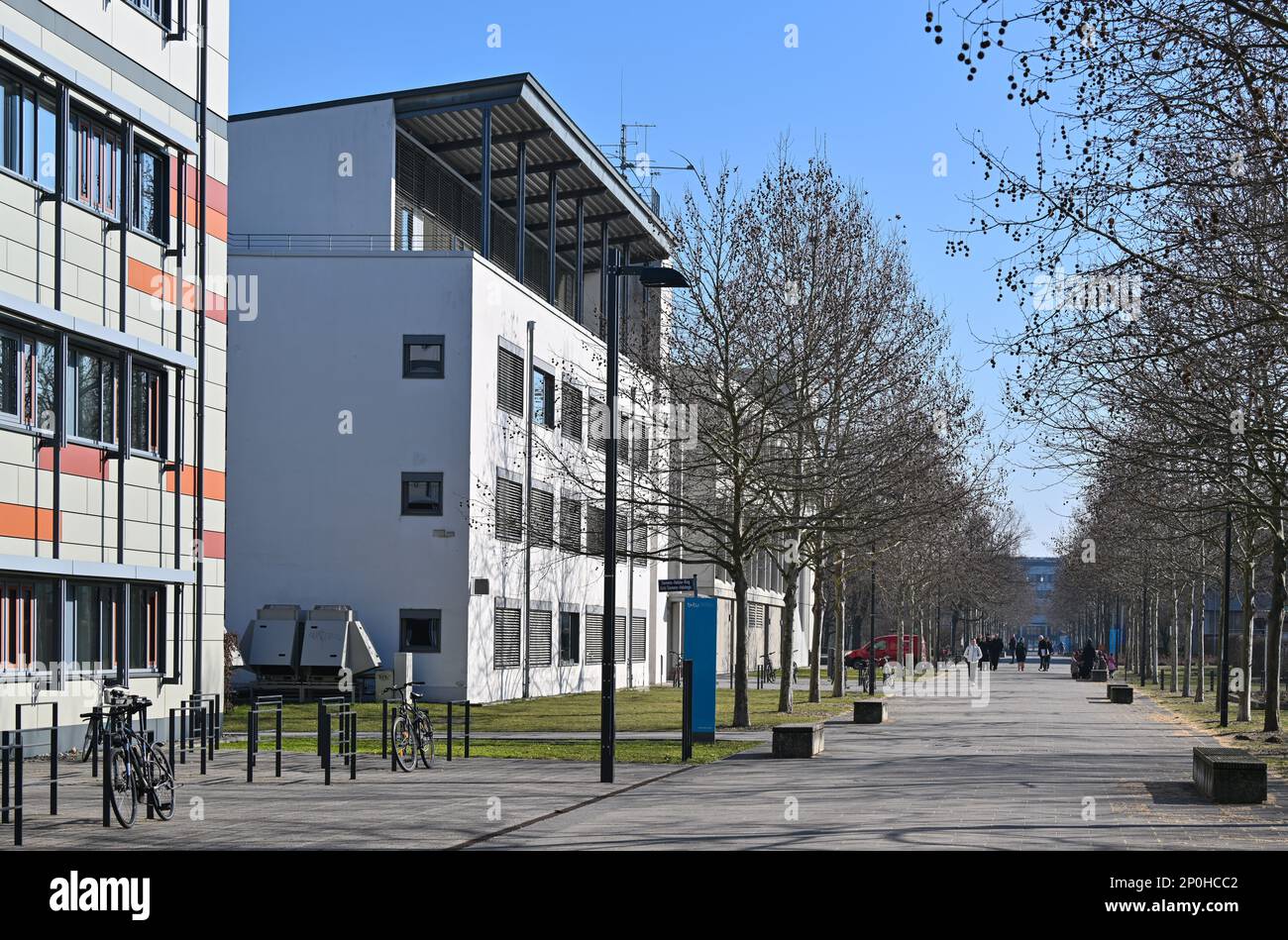 News technology campus hi-res stock photography and images - Alamy