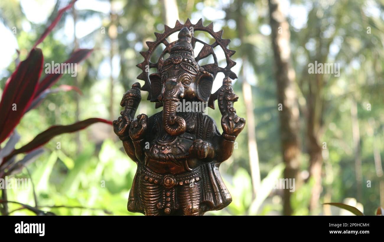 Beautiful bronze idol lord hi-res stock photography and images - Alamy