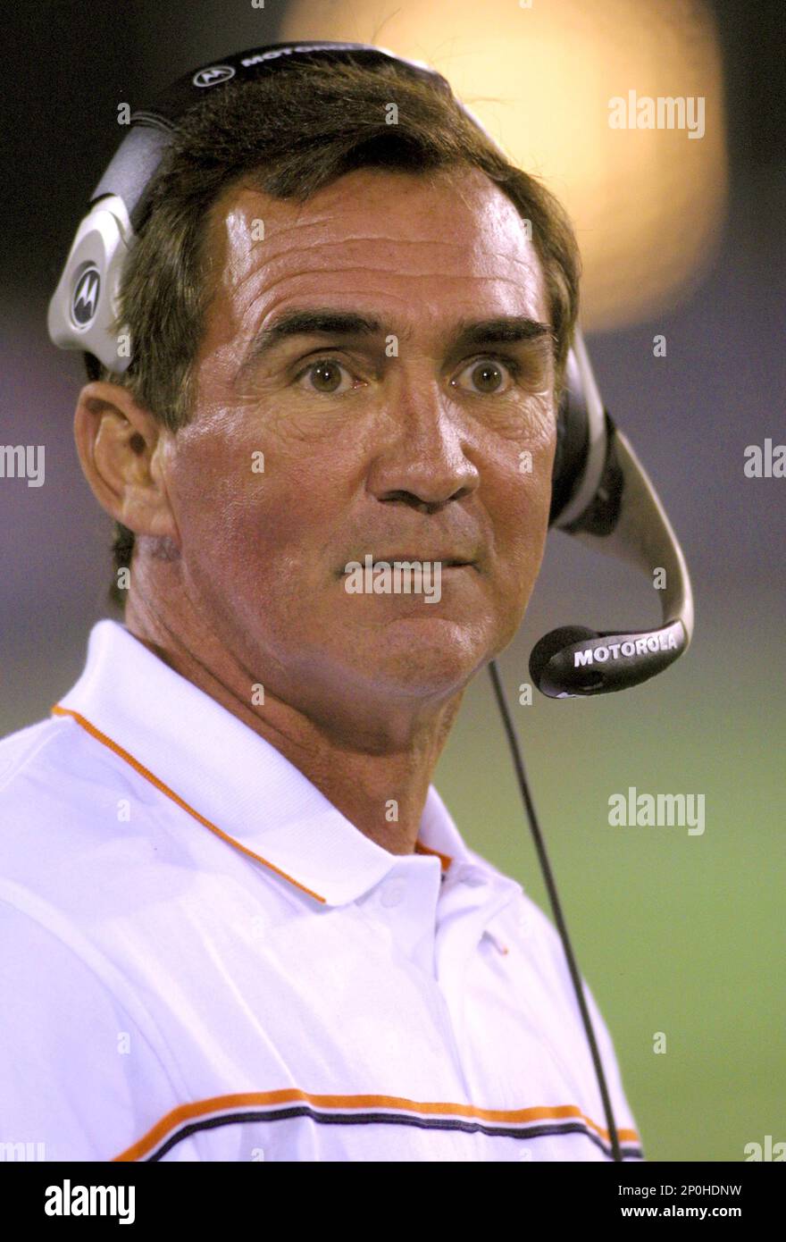 9 AUGUST 2004: Denver Broncos Head Coach Mike Shanahan at Fawcett ...