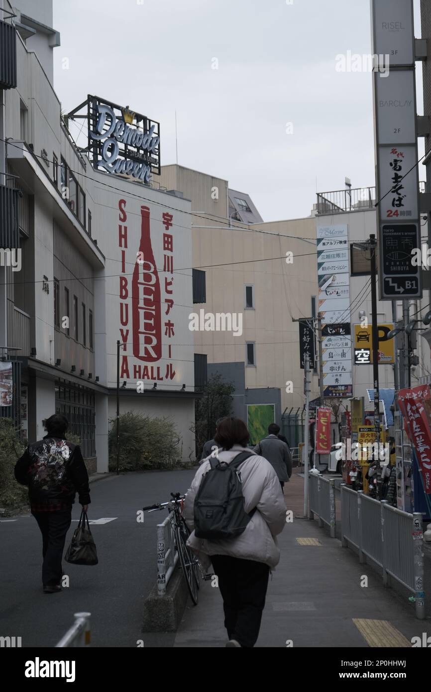 Bustling streets of Tokyo Stock Photo - Alamy