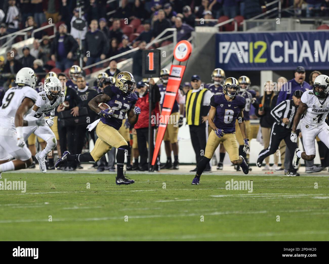 Washington Huskies running back Lavon Coleman (22) gains 26 yards to ...