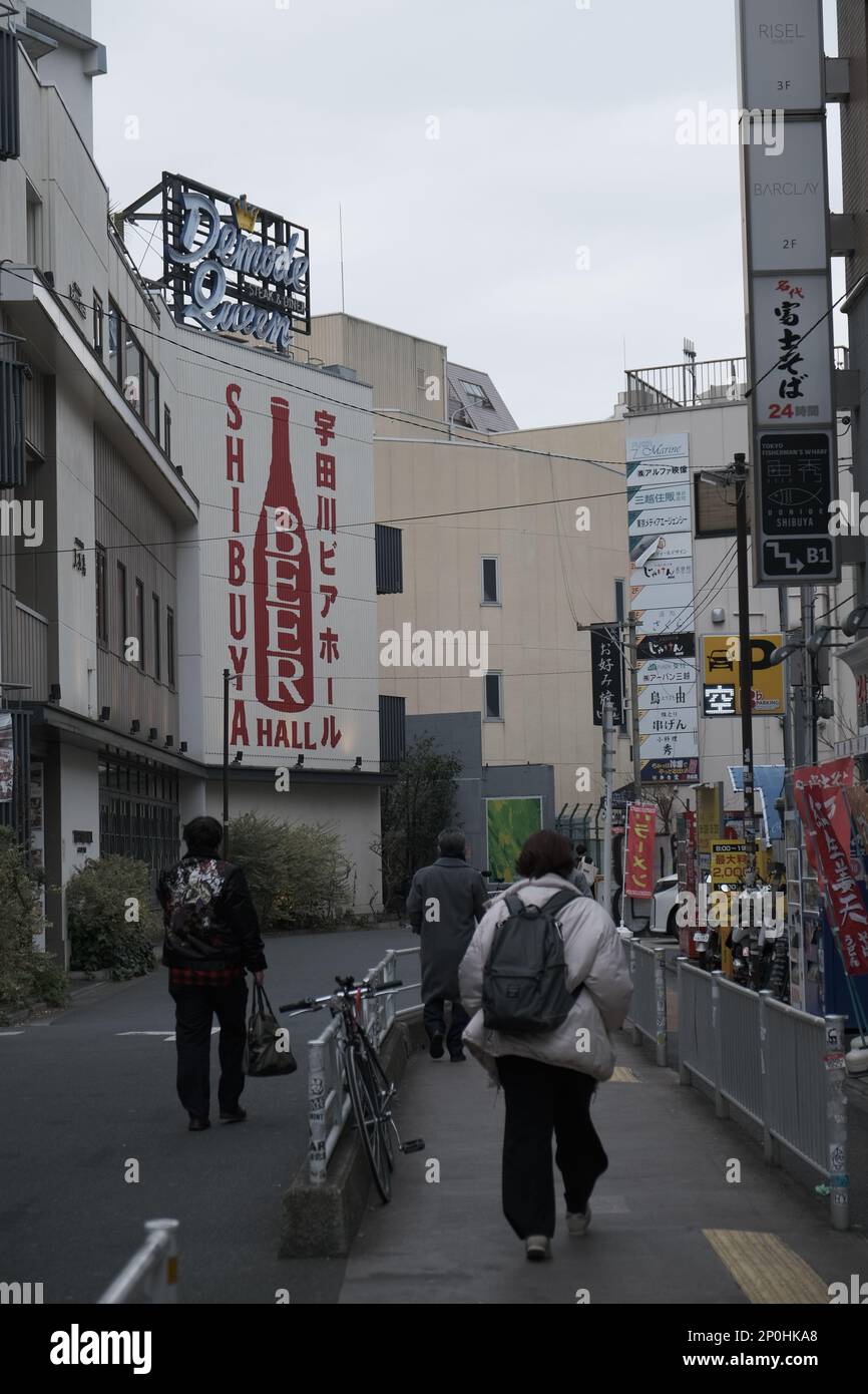 Bustling streets of tokyo hi-res stock photography and images - Alamy