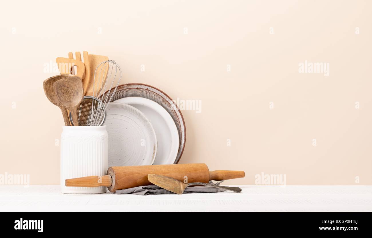 Colander beige kitchen equipment hi-res stock photography and images ...