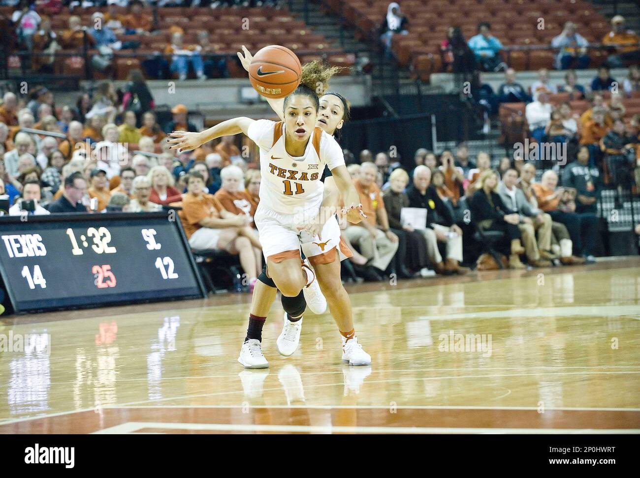 December 01, 2016: Texas Longhorns Brooke McCarty #11 in action during ...