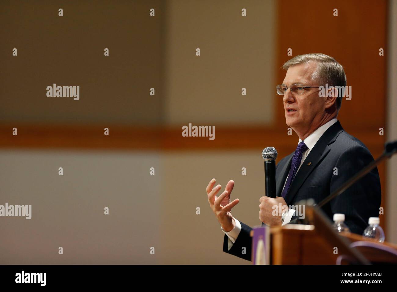 University of Northern Iowa presidential candidate Mark Nook speaks to ...