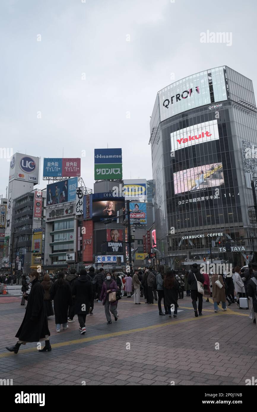Bustling streets of Tokyo Stock Photo - Alamy