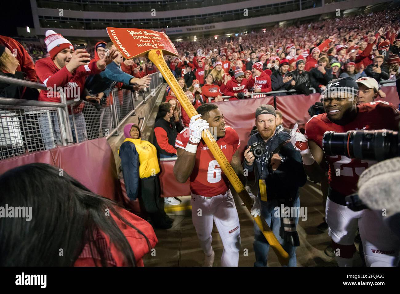 Wisconsin Badgers running back Corey Clement (6) celebrates with the ...