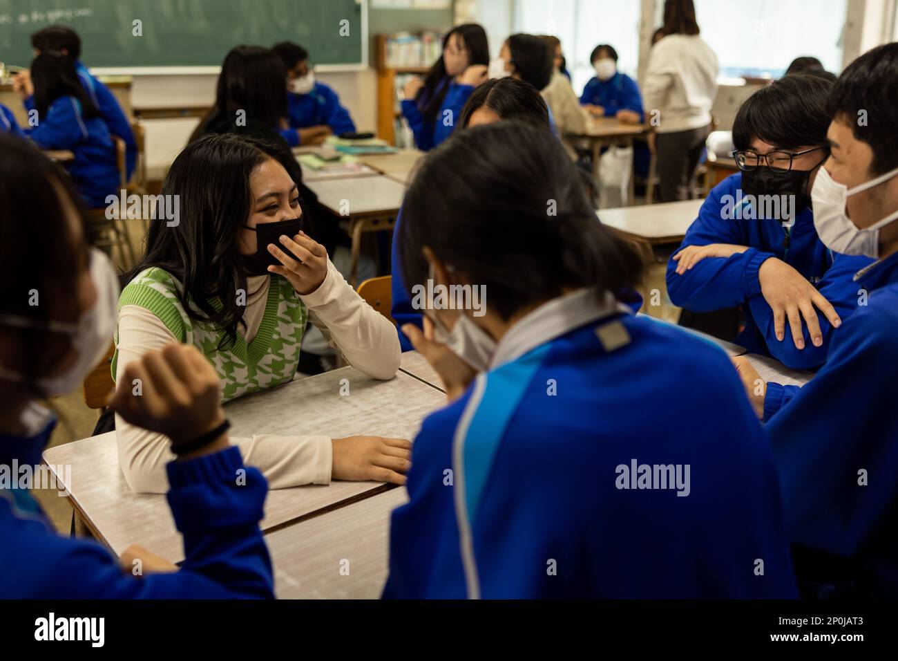 American and Japanese students introduce each other in an English ...