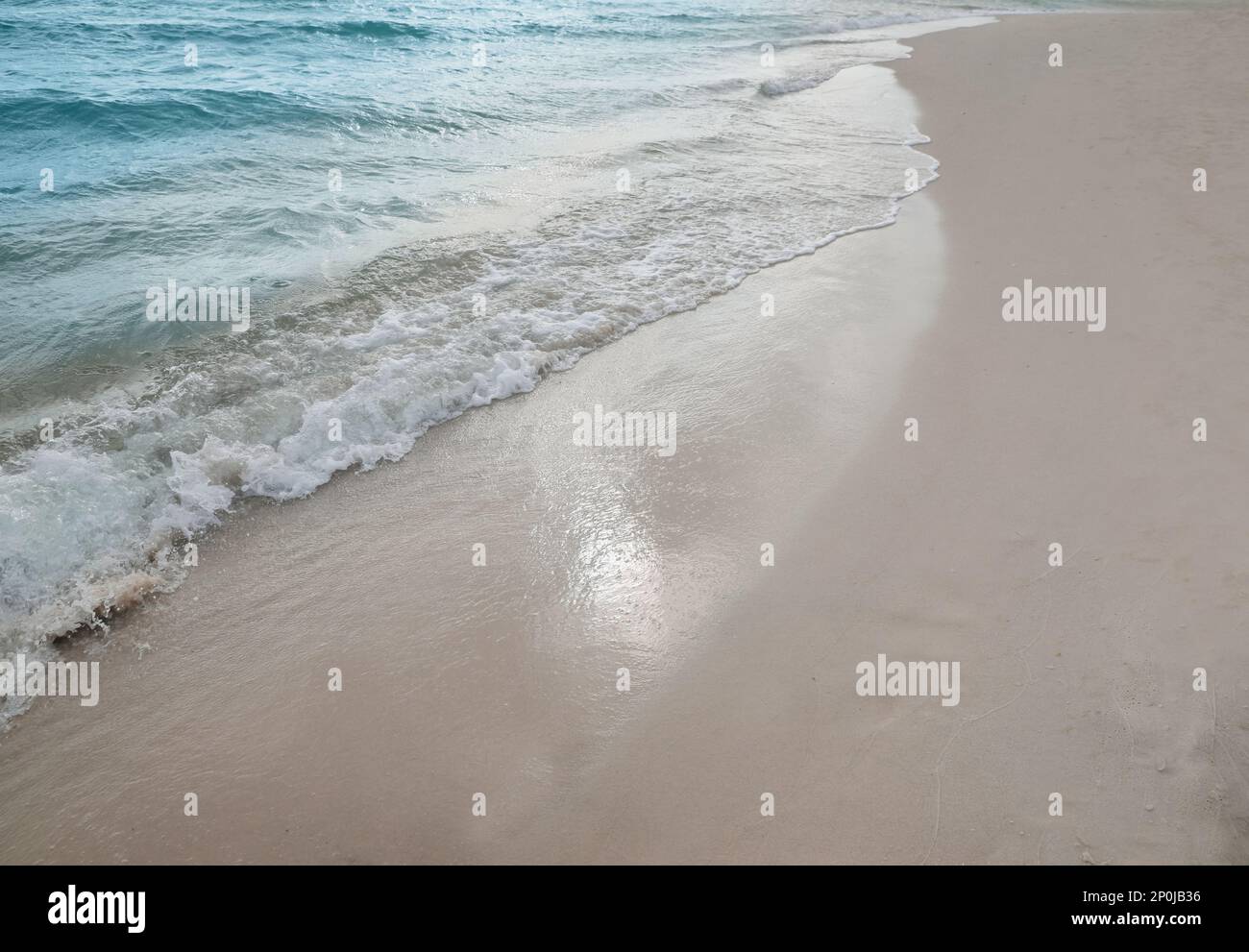 Sea waves rolling hi-res stock photography and images - Alamy