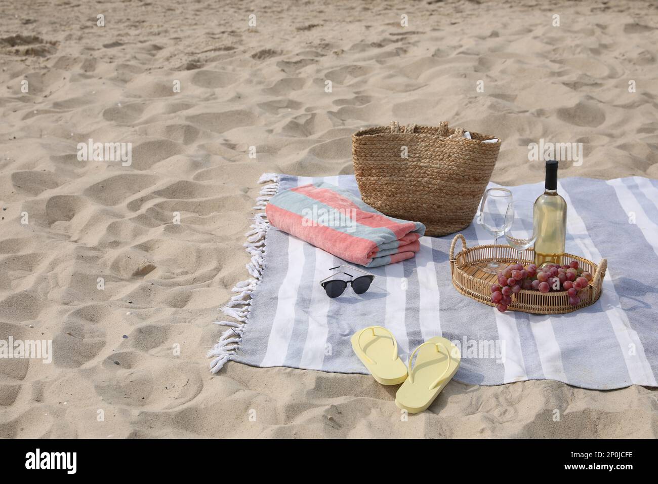 Exotic beach picnic hi-res stock photography and images - Alamy