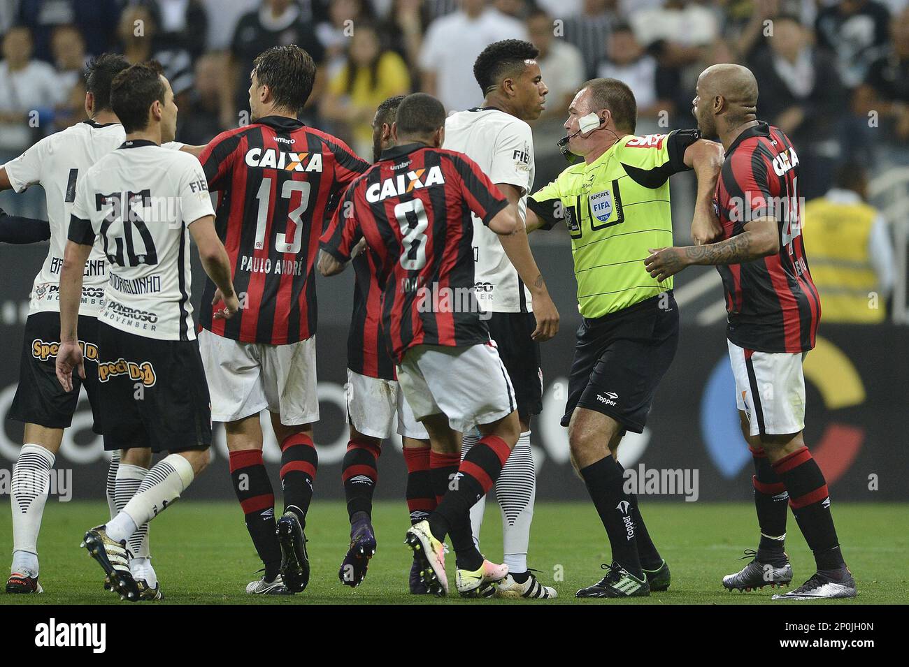 SAO PAULO - SP - 26/11/2016 - BRASILEIRO A 2016/CORINTHIANS X ATLETICO-PR - Thiago Heleno do ...