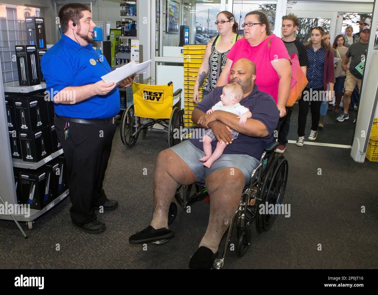 Best Buy employee Bruce Lirette welcomes Charles Smith of Morgan City ...