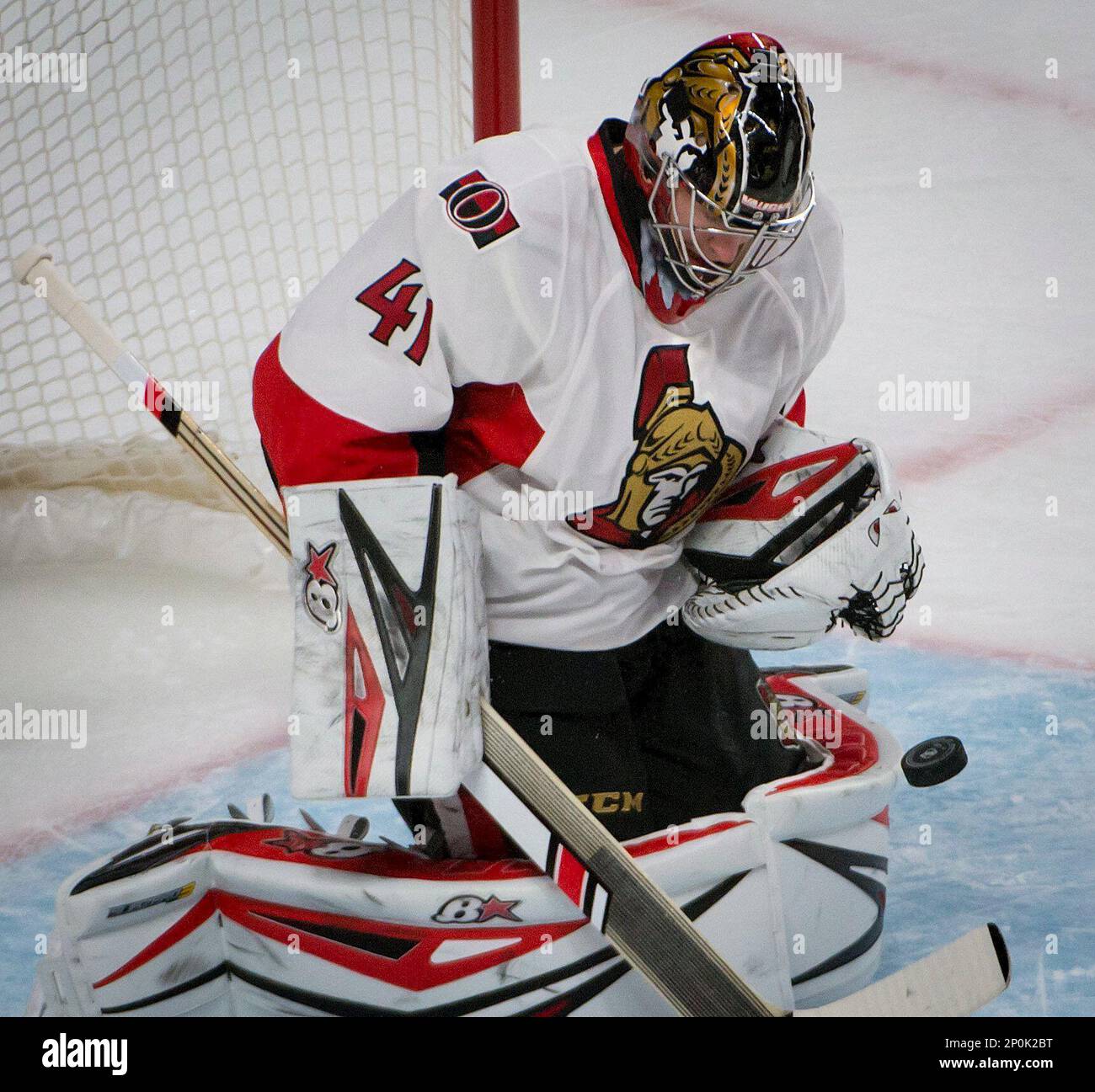 Ottawa Senators goalie Craig Anderson stops a shot during the first ...