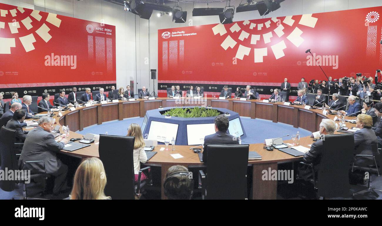 Summit leaders of the Asia-Pacific Economic Cooperation (APEC) meeting ...