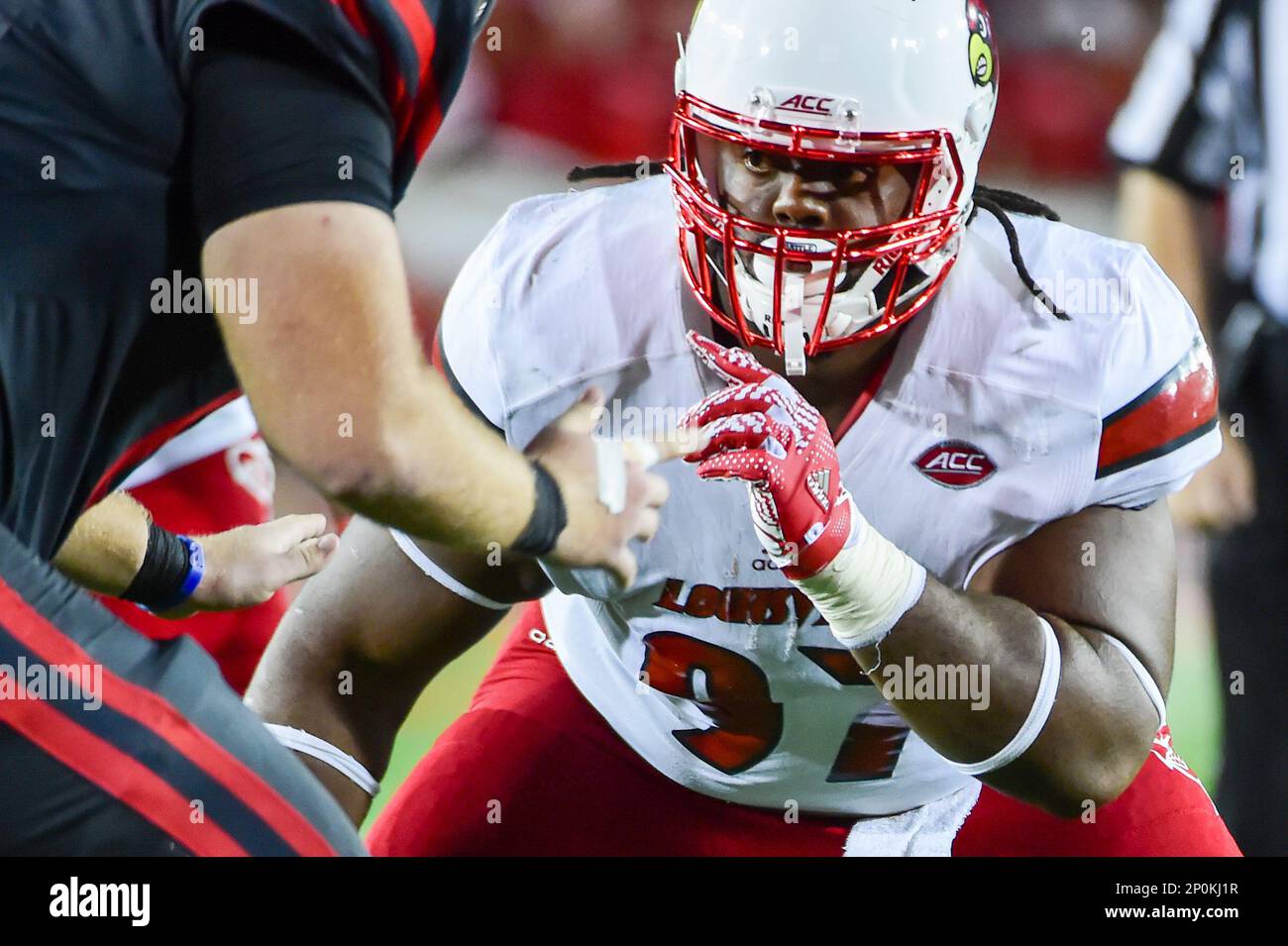 HOUSTON, TX - NOVEMBER 17: Louisville Cardinals defensive tackle ...