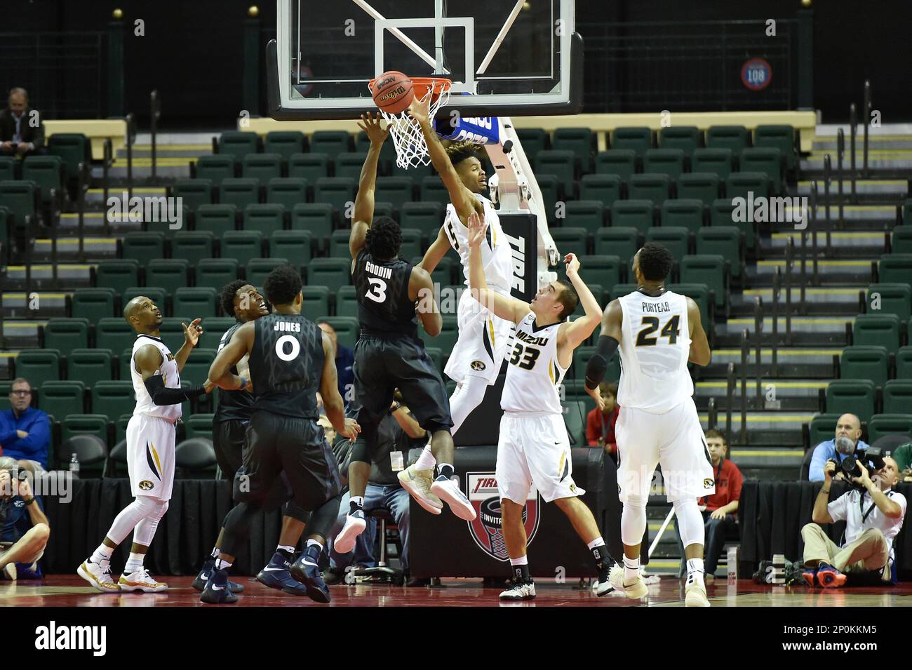 ORLANDO, FL - NOVEMBER 17: Xavier University guard Quentin Goodin (3 ...
