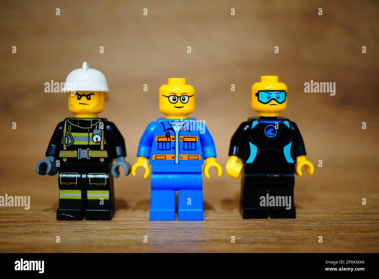 Police officers standing next hi-res stock photography and images - Alamy