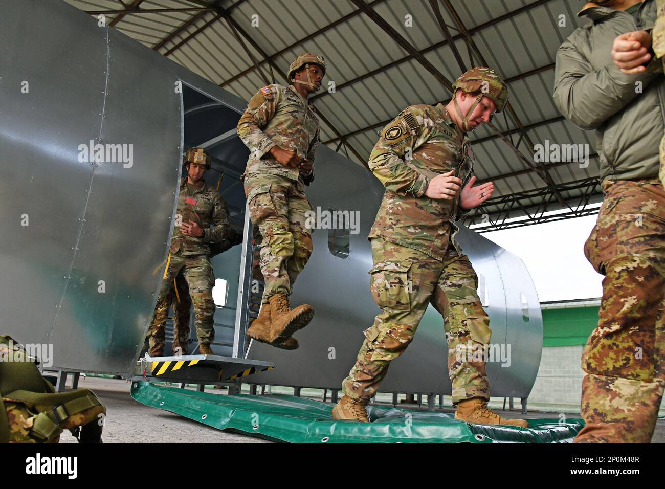 4th alpini paratroopers regiment hi-res stock photography and images ...