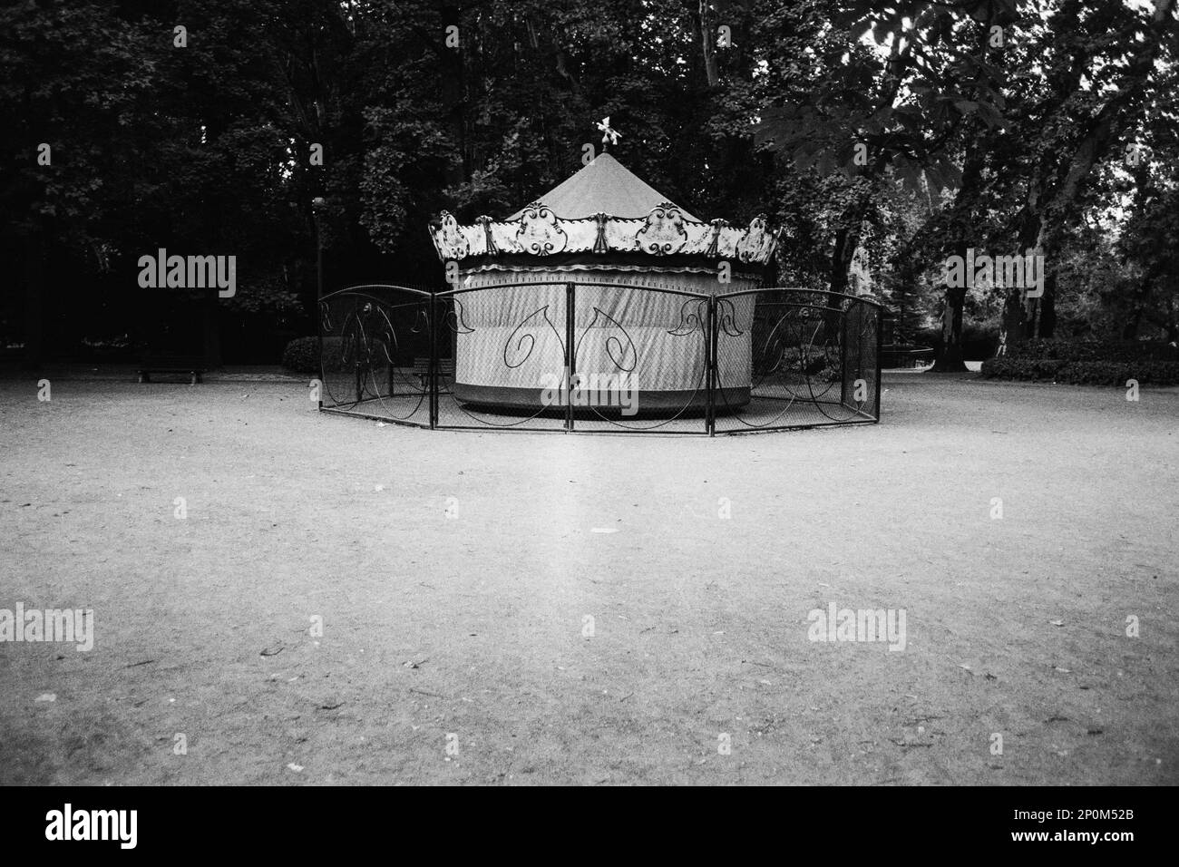 Archives 80ies: Animals in captivity, at Tete d'Or Park zoo, Lyon ...