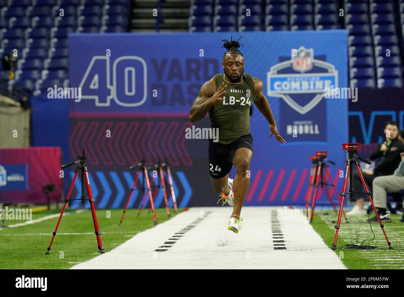 Auburn linebacker Owen Pappoe runs the 40-yard dash at the NFL football ...