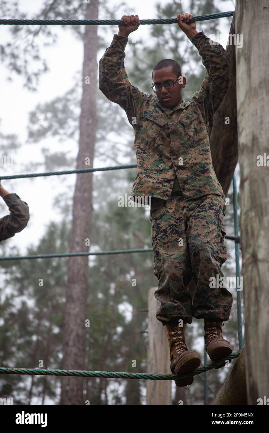 Recruits with Delta Company, 1st Recruit Training Battalion navigate ...