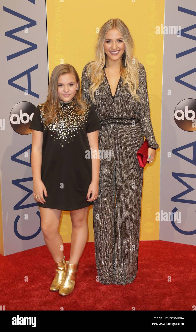 Photo by: Quasar/STAR MAX/IPx201611/2/16Maisy Stella and Lennon Stella ...