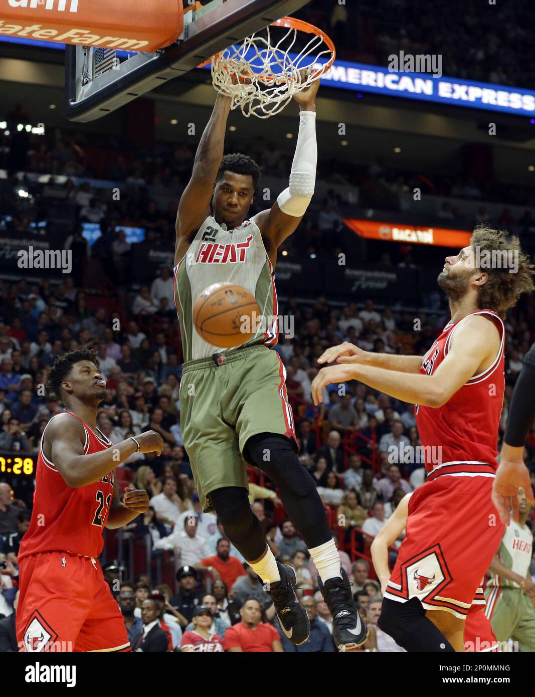 Miami Heat's Hassan Whiteside, center, dunks in between Chicago Bulls ...