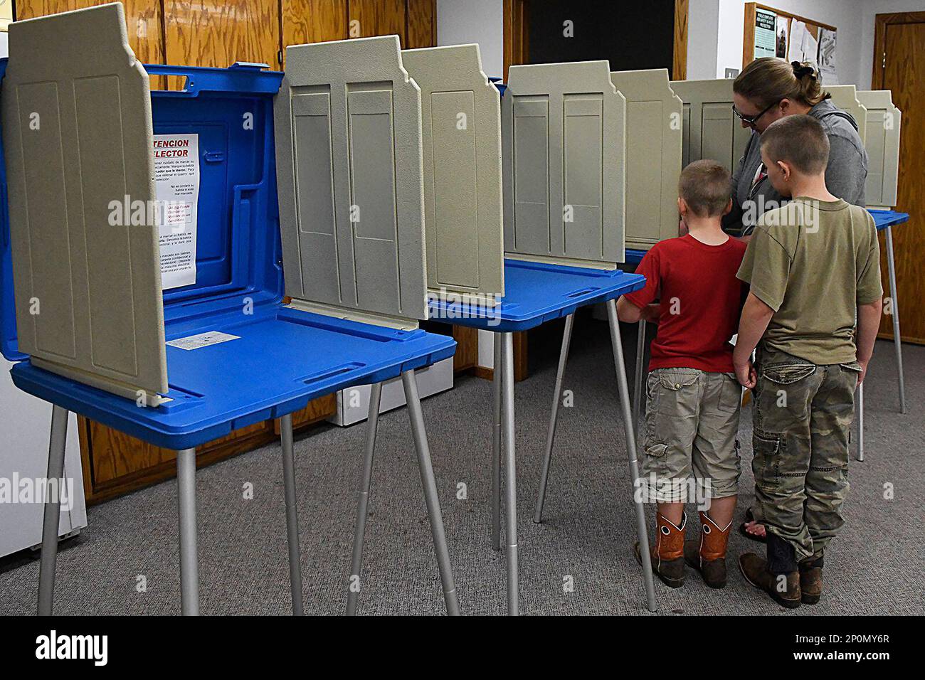 Sara Bullis fills out her election ballot at the Drummond Fire ...