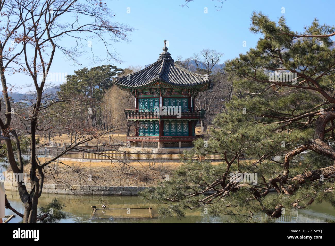 Hyangwonjeong Pavillon in Gyeongbokgung Palace in Seoul, Korea Stock ...