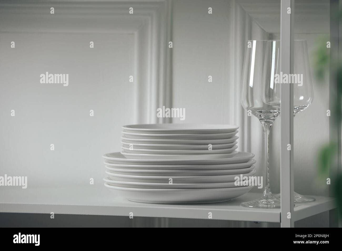 Stacked clean dishes glasses hi-res stock photography and images - Alamy