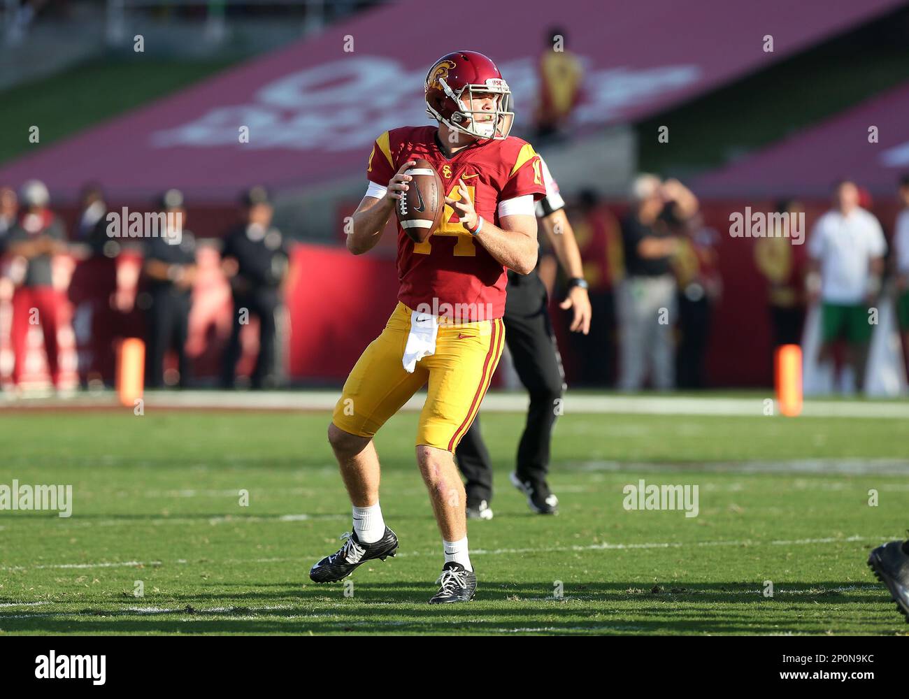 LOS ANGELES, CA - NOVEMBER 05: USC (14) Sam Darnold (QB) makes a throw ...