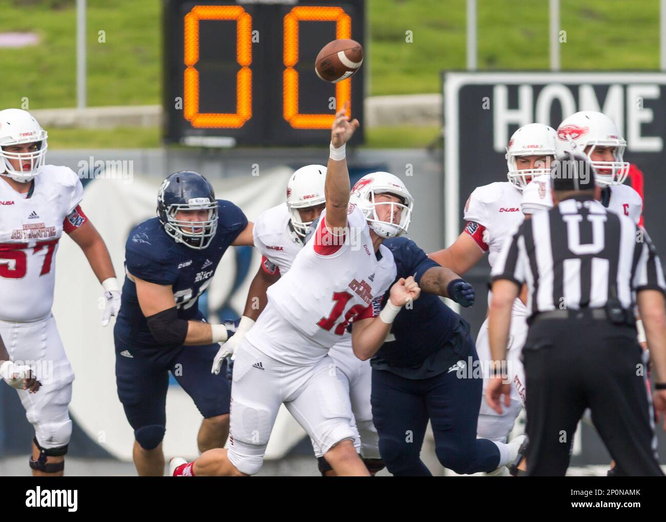 HOUSTON, TX - NOVEMBER 05: Florida Atlantic Owls quarterback Joshua ...