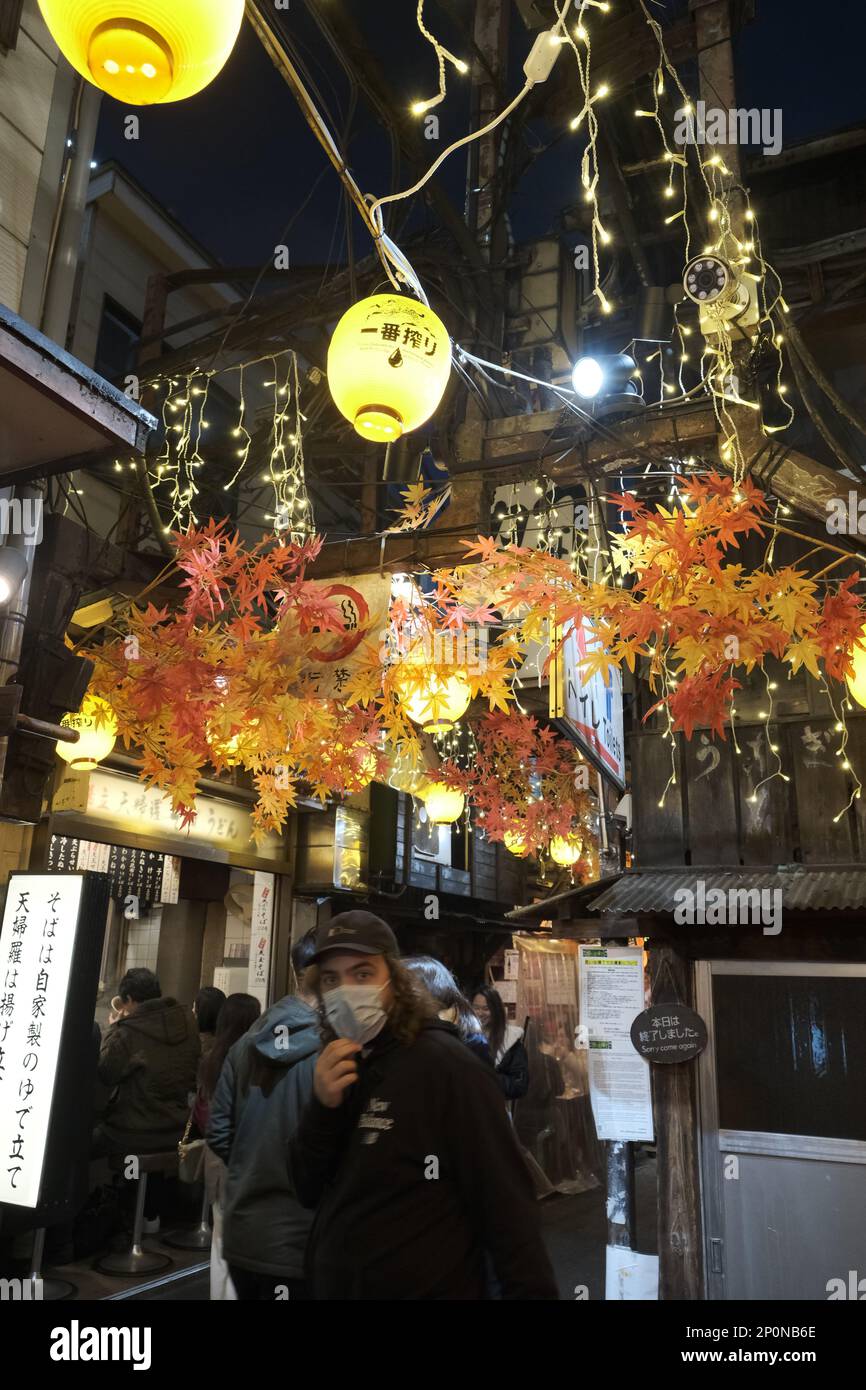 Man alleyway night hi-res stock photography and images - Alamy