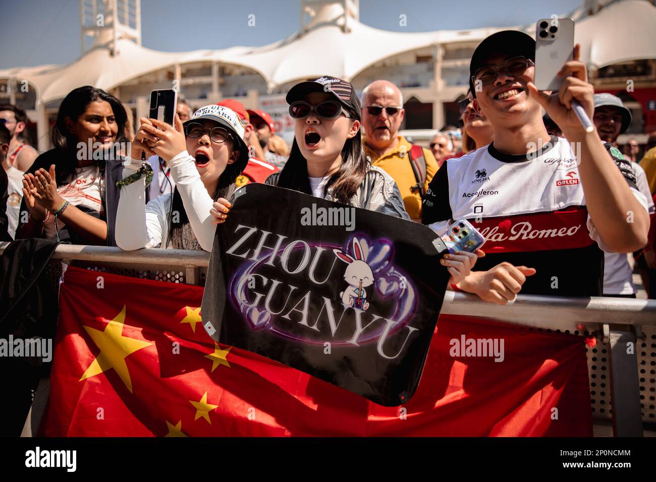 Bahrain international circuit audience hi-res stock photography and ...