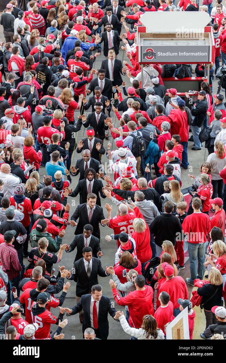 November 5th, 2016: Ohio State Buckeye players are greeted by fans ...