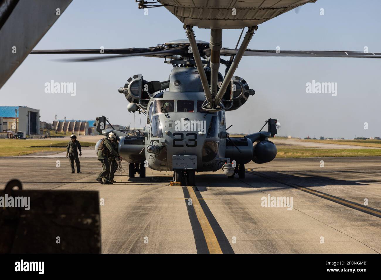 U.S. Marines with Heavy Marine Helicopter Squadron (HMH) 465 refuel a ...