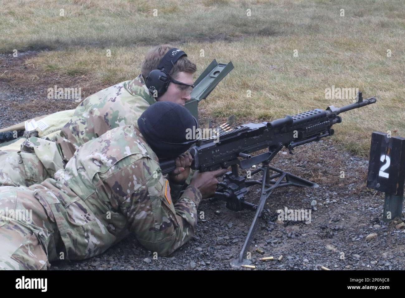 U.S. Soldiers with the Pennsylvania National Guard train with M240B ...