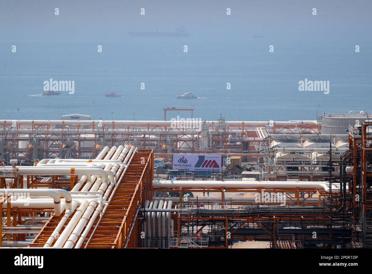 North dome gas condensate field hi-res stock photography and images - Alamy