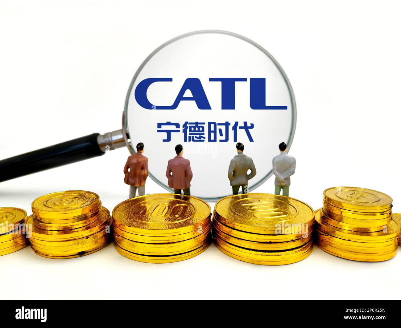2021 report Cut Out Stock Images & Pictures - Alamy