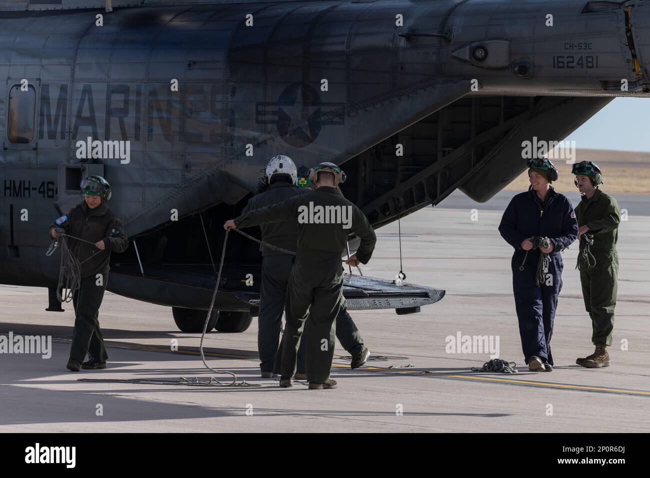 U.S. Marines with Marine Heavy Helicopter Squadron (HMH) 464 unload a ...