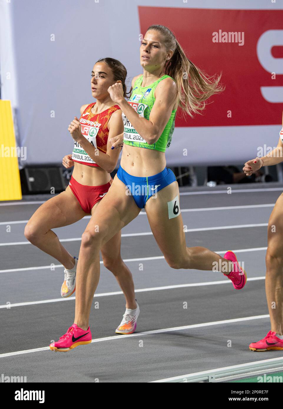 Womens 800m heat two hi-res stock photography and images - Alamy