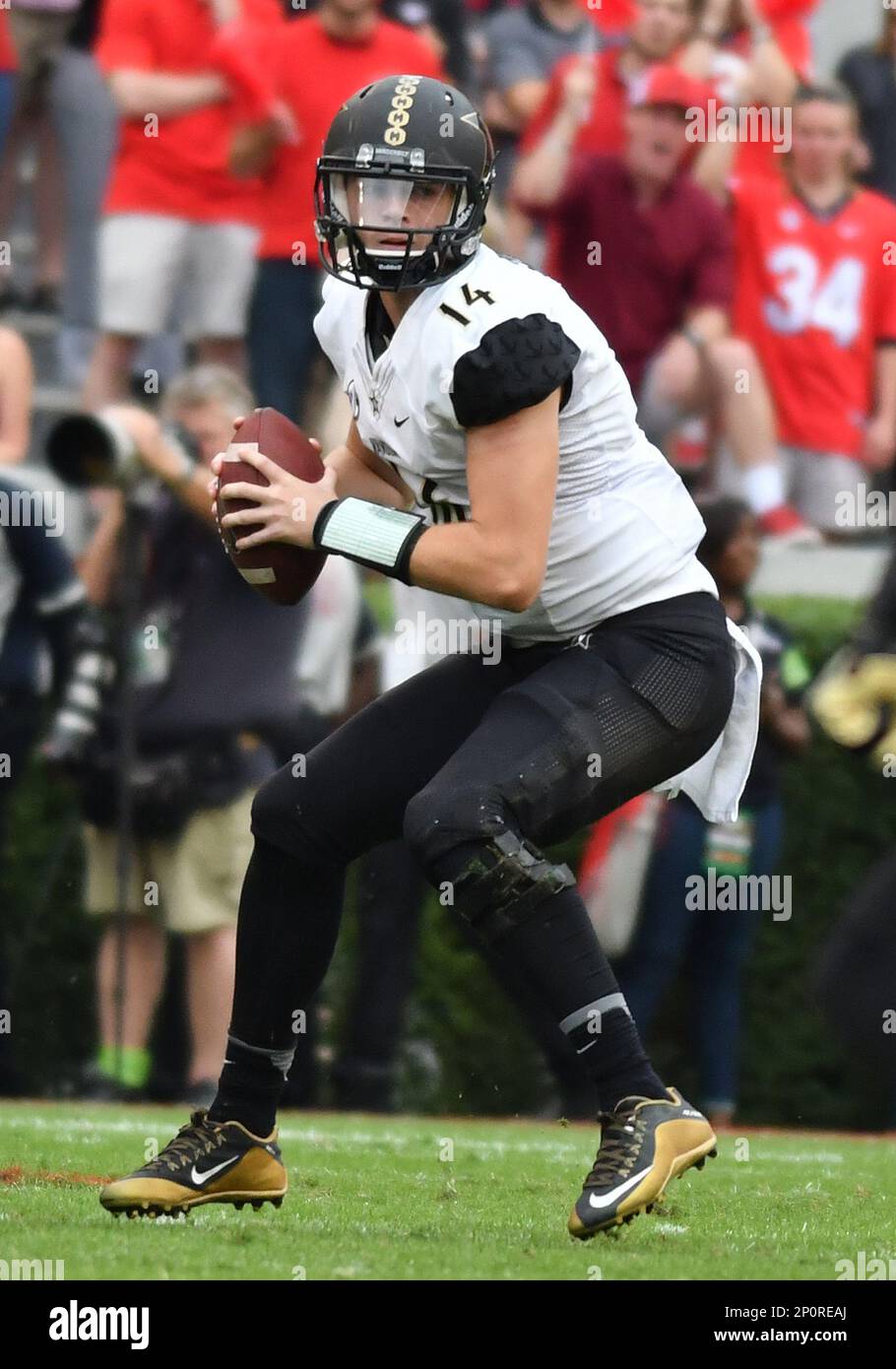 October 15, 2016: Kyle Shurmur (14) Vanderbilt Commodores quarterback ...