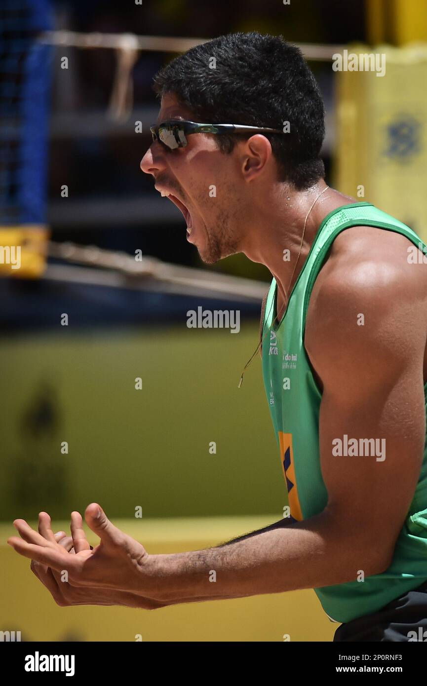 BRASILIA - DF - 16/10/2016 - VOLEI DE PRAIA OPEN BRASILIA - A dupla ...
