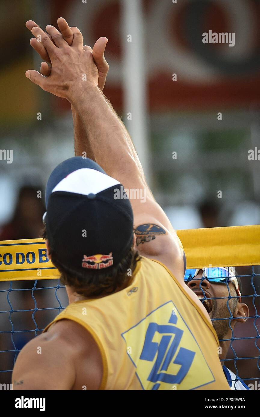 BRASILIA - DF - 15/10/2016 - VOLEI DE PRAIA OPEN BRASILIA - A dupla ...