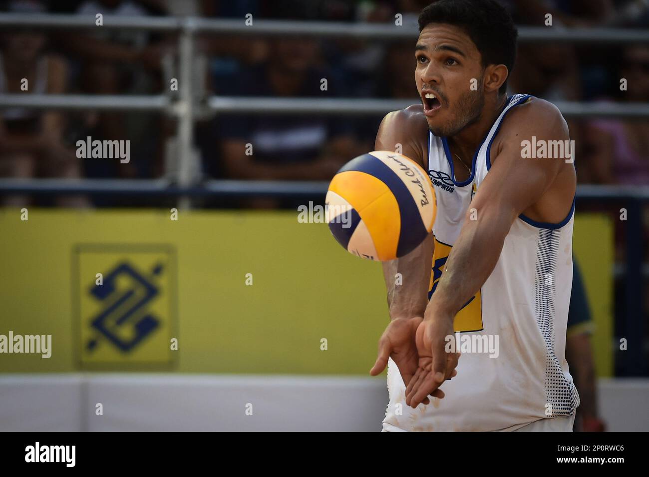 BRASILIA - DF - 15/10/2016 - VOLEI DE PRAIA OPEN BRASILIA - A dupla Alisson e Bruno Schmidt joga ...