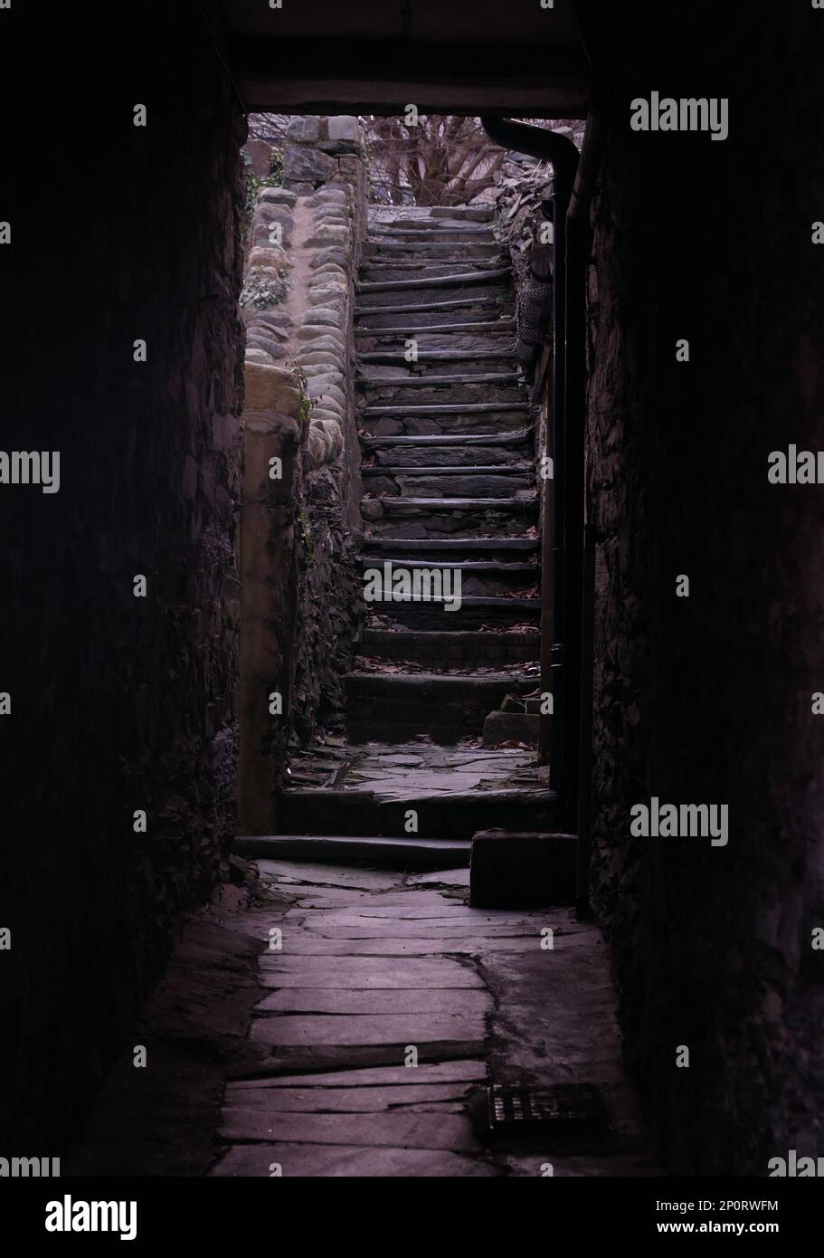 Uneven steps hi-res stock photography and images - Alamy